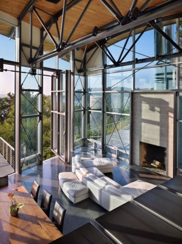Living in a Glass House: A Glimpse into a Unique and Spectacular Lifestyle