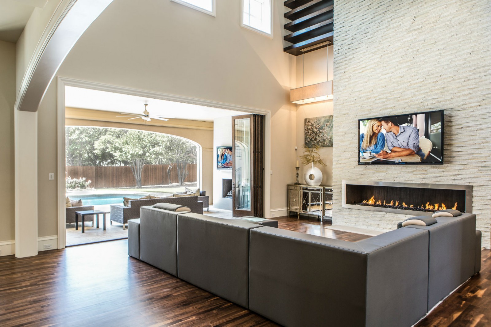 Luxury Indoor-Outdoor Rooms: Creating Seamless Transitions for Ultimate ...