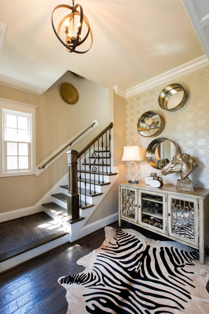 Create a Stylish and Bold Foyer: Tips and Inspiration