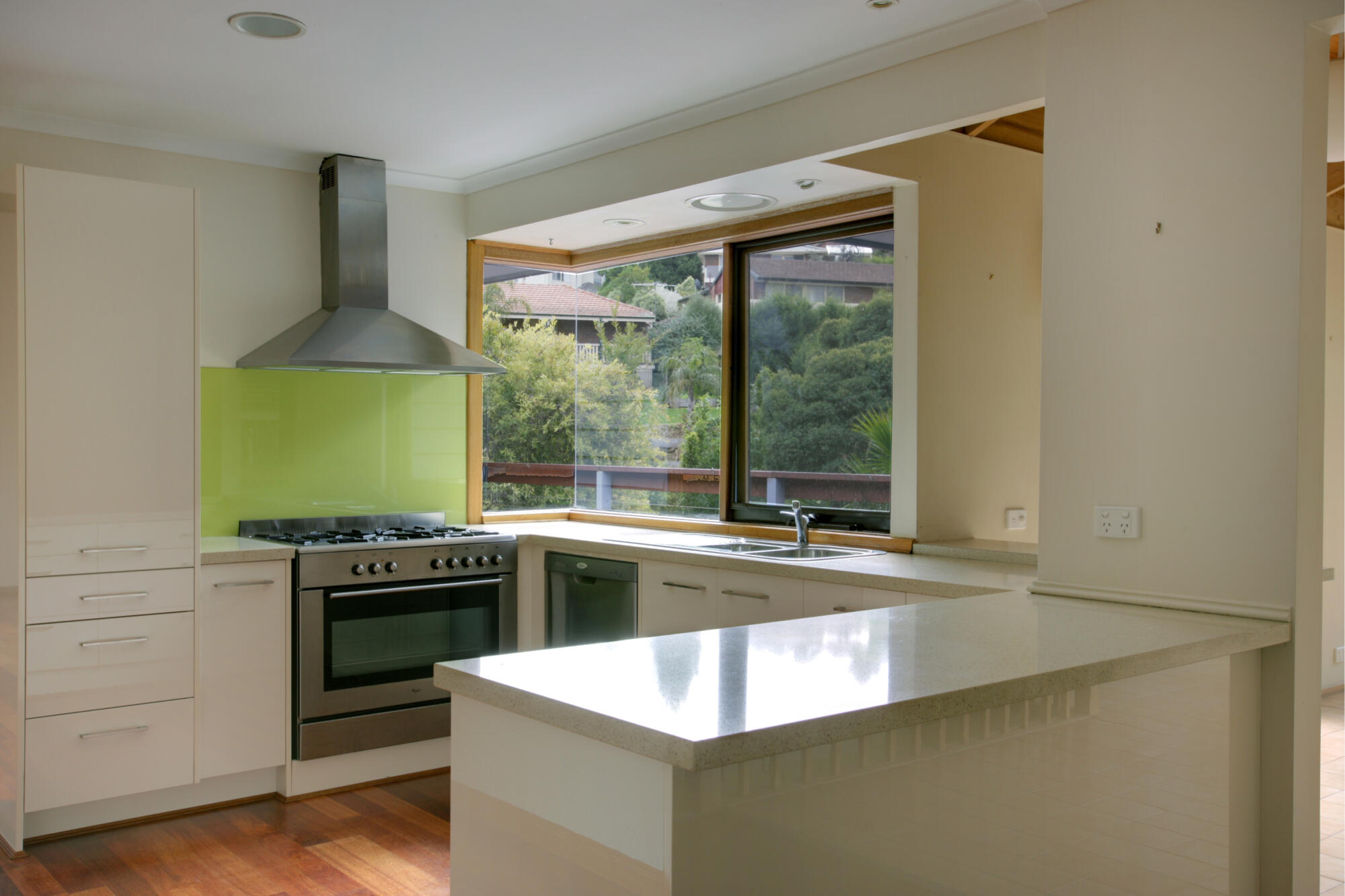 6 Clever Ways to Stick-out a Peninsula from Your Kitchen Wall