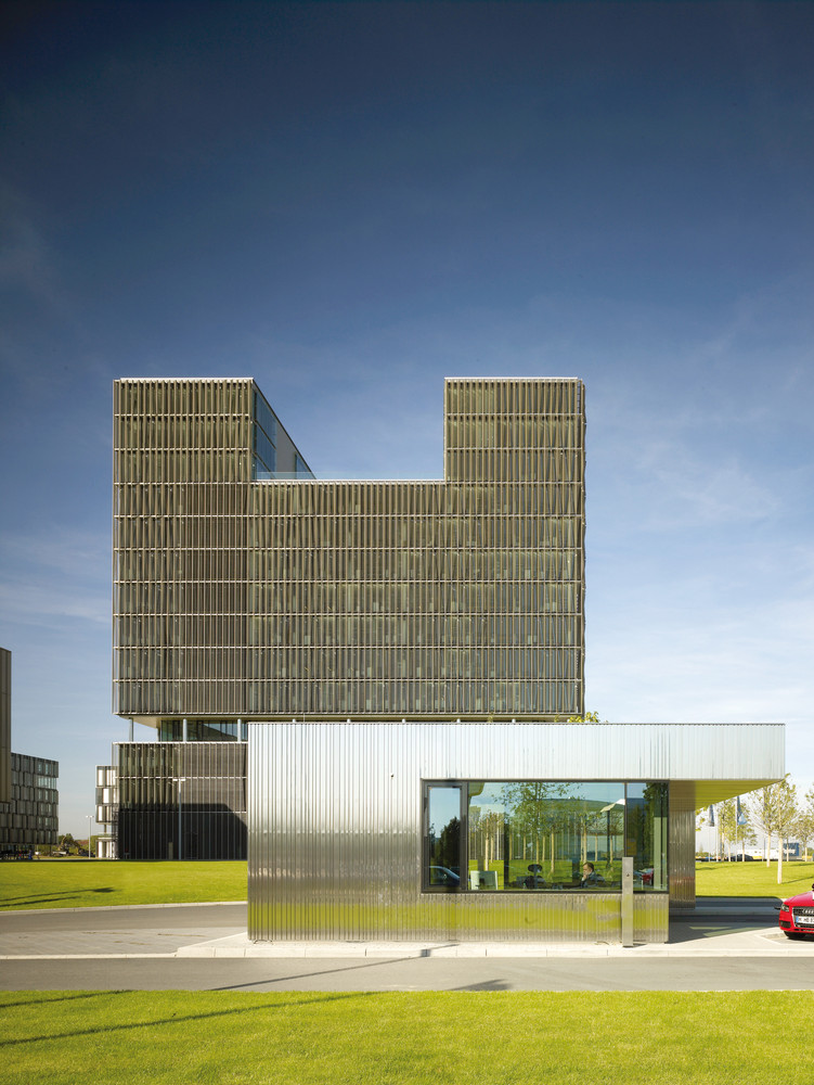 5 Metal-Themed Buildings That Showcase the Creative Power of Metal ...