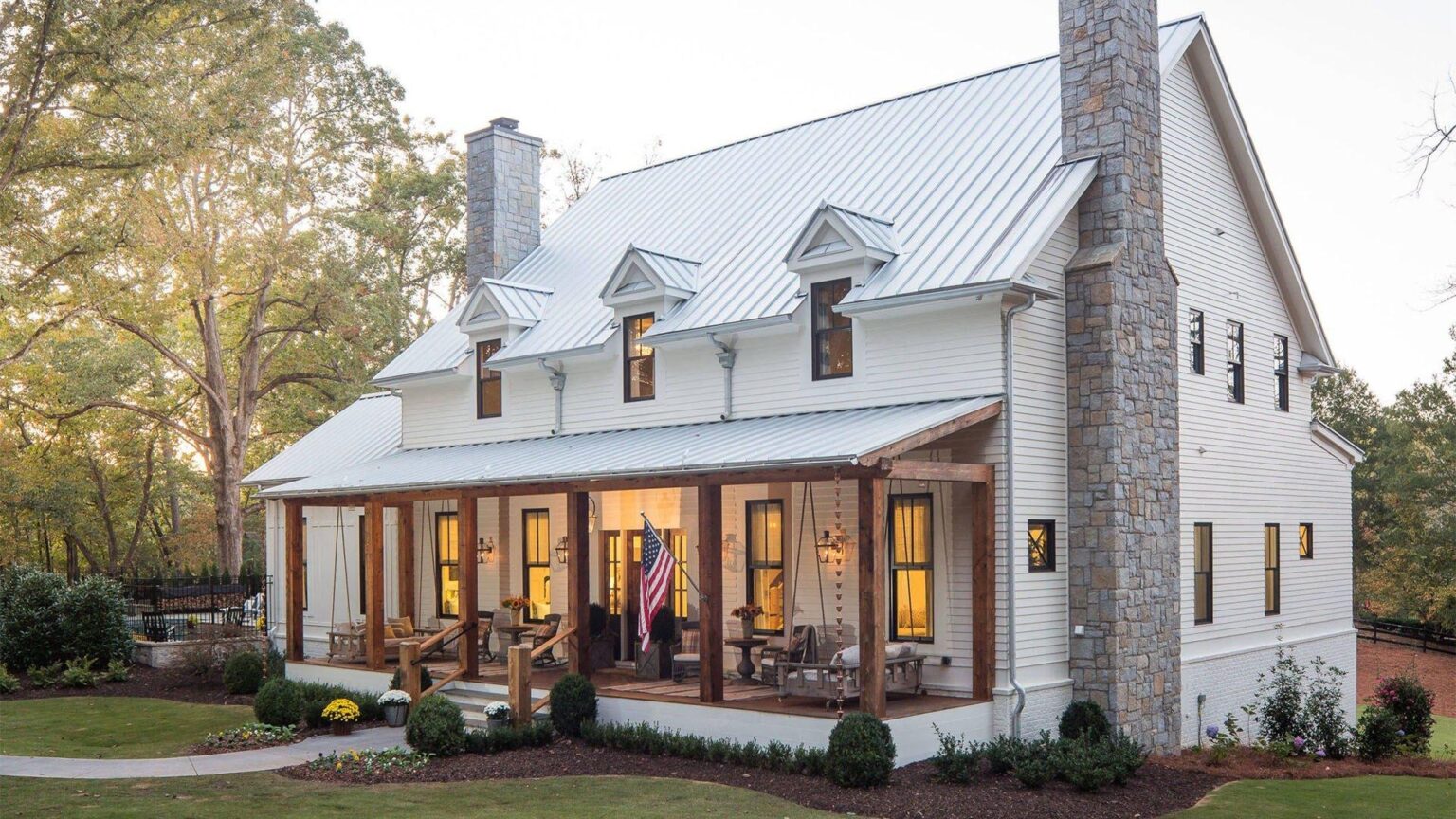 Farmhouse vs. Cottagecore: Know the Difference - Livinator